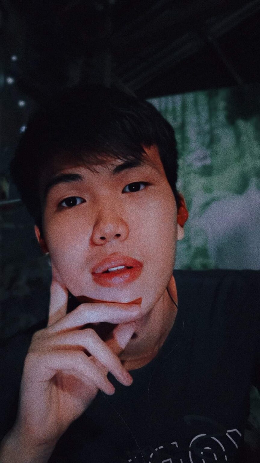 Pinoy Pose – The Daily Gaysian