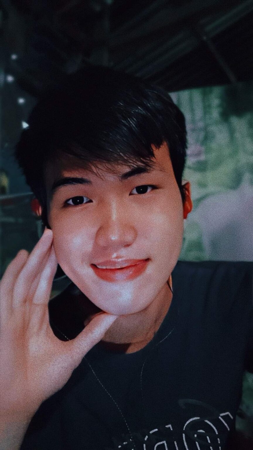 Pinoy Pose – The Daily Gaysian